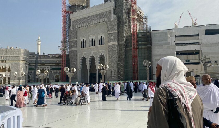 Suasana Pelataran Masjidil Haram pada Pagi Hari - Suara Surabaya Suasana Pelataran Masjidil Haram pada Pagi Hari - Suara Surabaya