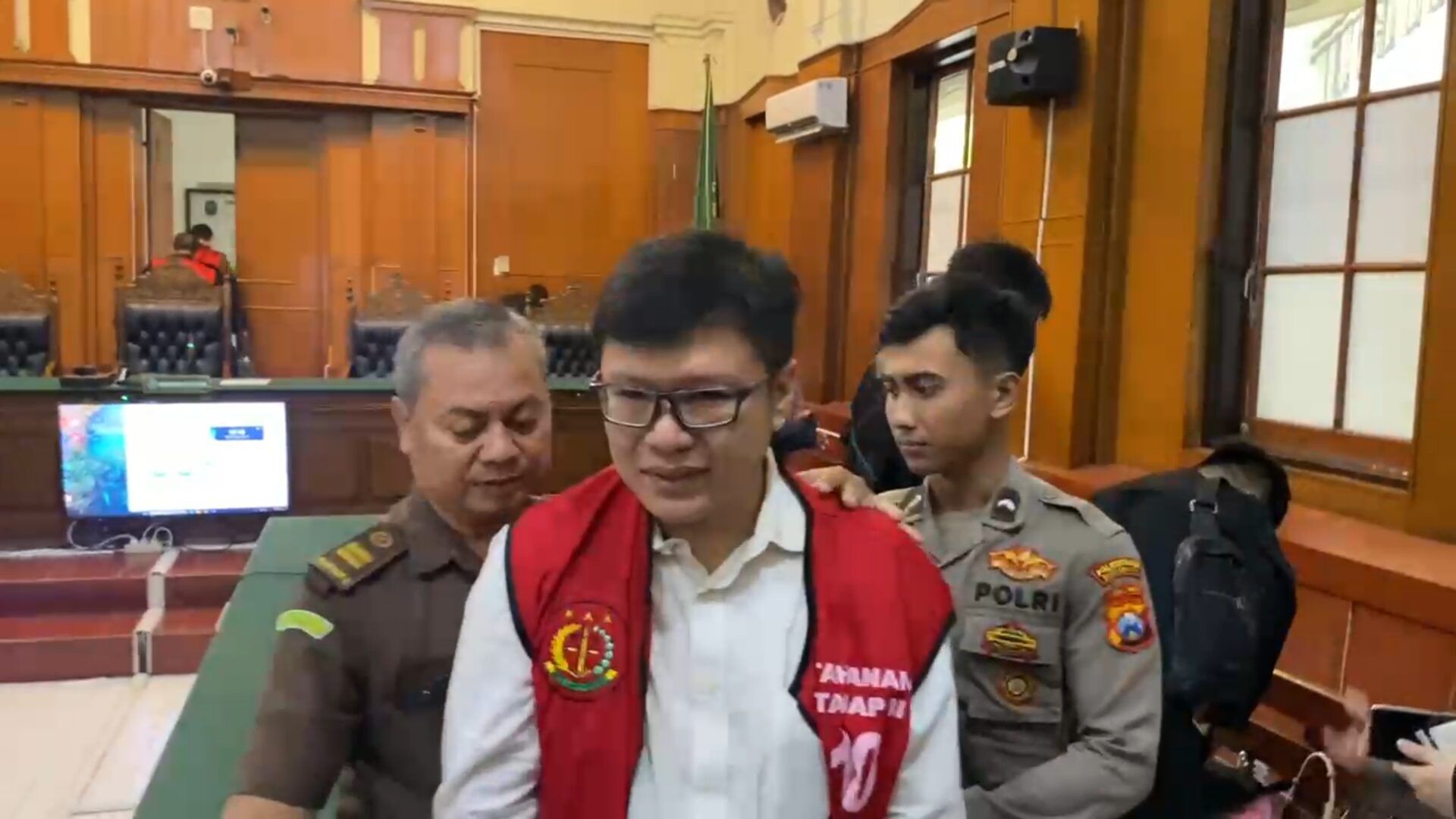 Anak Anggota DPR RI Penganiaya Pacarnya hingga Meninggal di Surabaya Divonis Bebas - Suara Surabaya