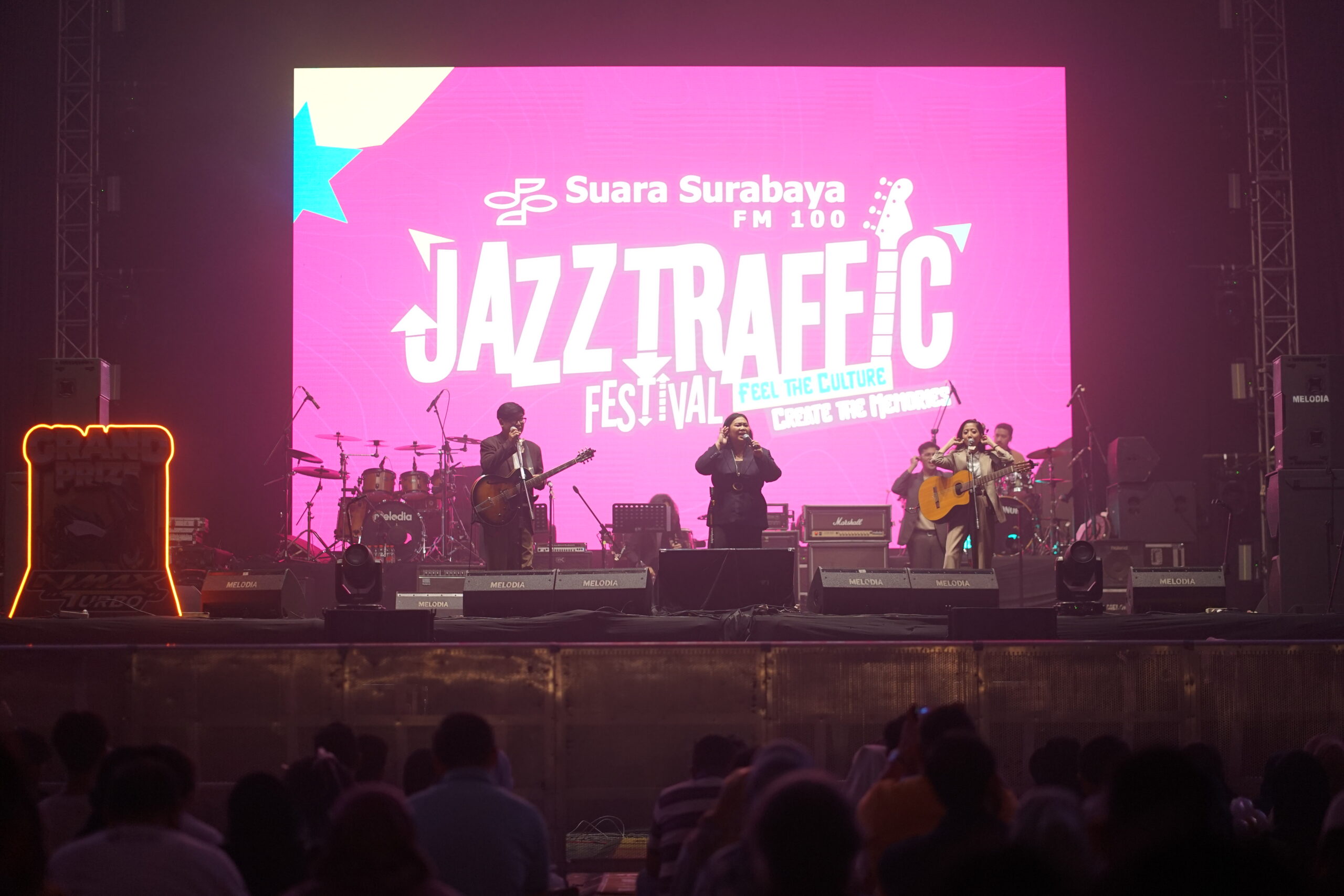 Dua Empat Bawakan Lagu Baru di Jazz Traffic Festival 2024 - Suara Surabaya
