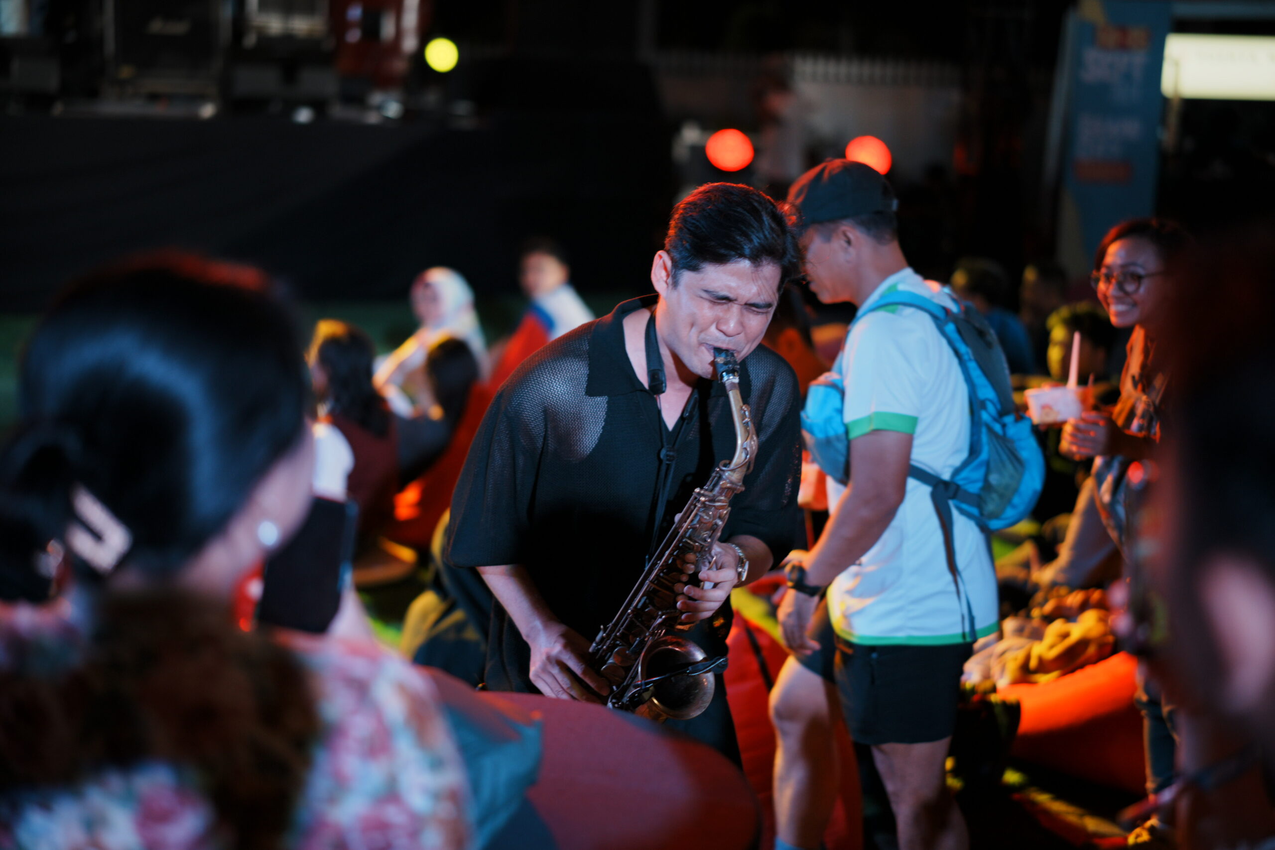 MLD Jazz Project Buat Penonton Hanyut dalam Nada Cinta - Suara Surabaya