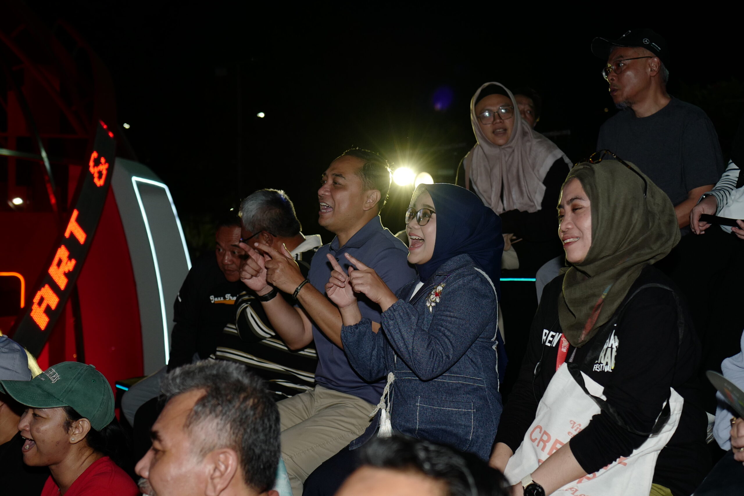 Eri Cahyadi Nikmati Penampilan Para Musisi di Jazz Traffic Festival 2024 - Suara Surabaya
