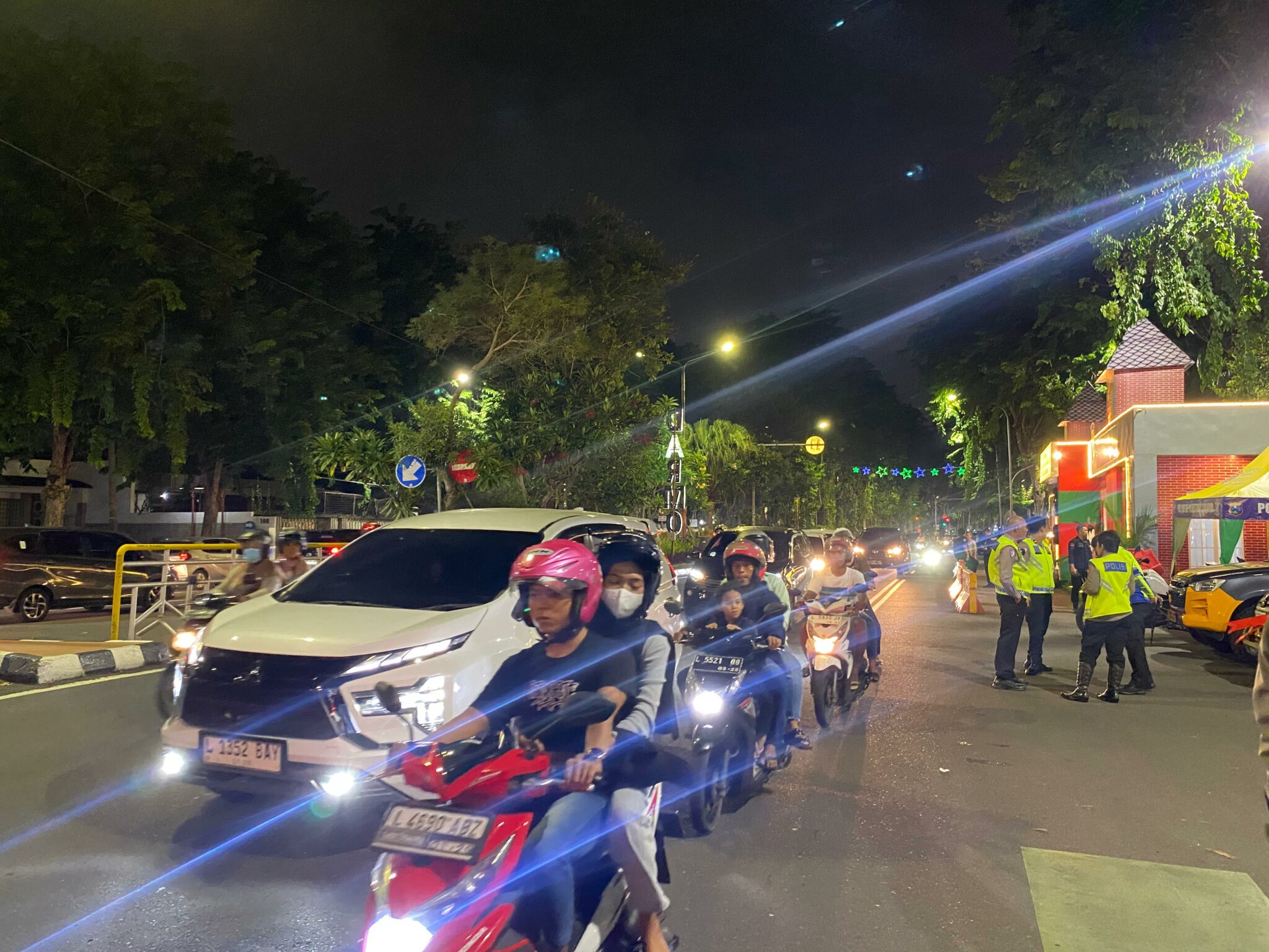 Rekayasa Lalu Lintas di Titik Perayaan Tahun Baru Kota Surabaya Mulai Diberlakukan - Suara Surabaya