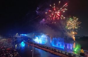 Pesta Kembang Api 10 Menit Tanpa Henti Menandai Tahun Baru 2025 di ...