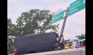 Bus Angkut Siswa SMAN 1 Porong Kecelakaan di Tol Pandaan-Malang - Suara Surabaya