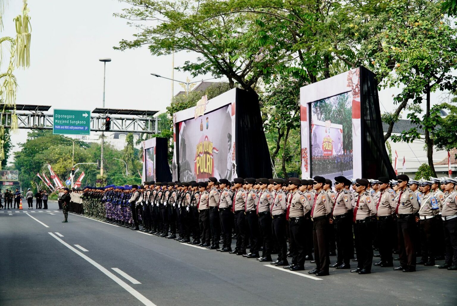 Kapolri Resmikan Patung M. Jasin di Jalan Polisi Istimewa Surabaya ...