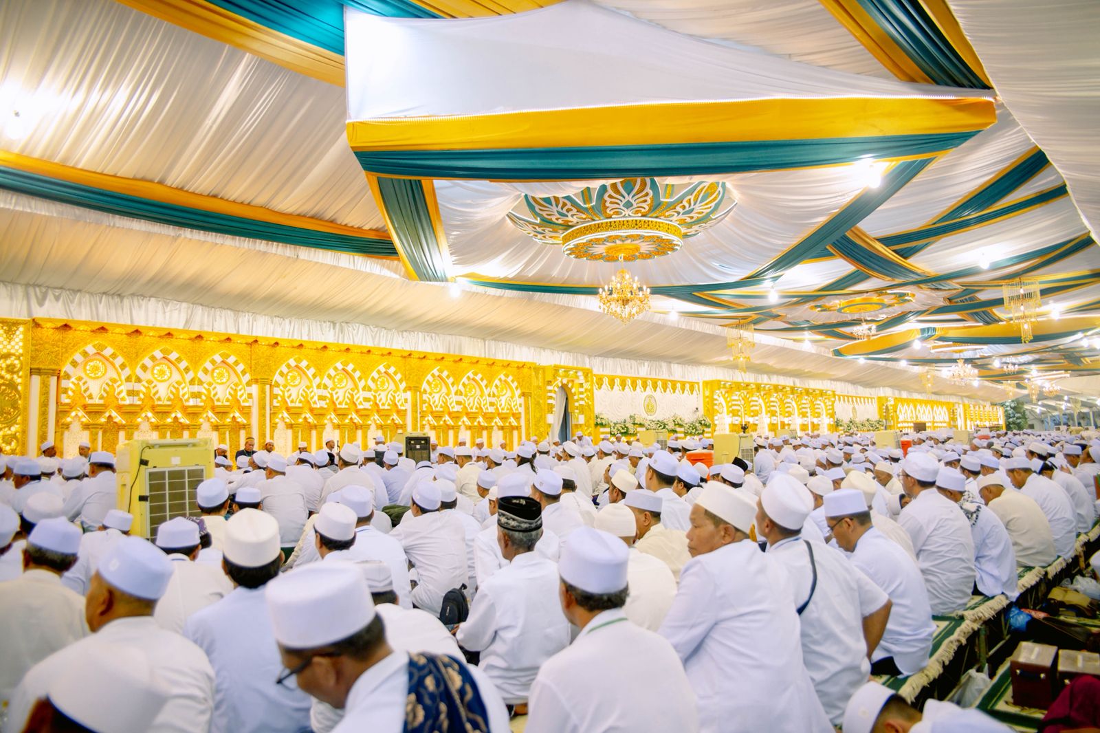 Jelang Haul Akbar 2026 Al Fithrah Surabaya, Panitia Mulai Pasang Tenda ...