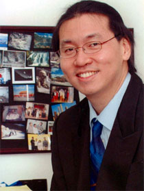 Dekan FE Ubaya Raih Penghargaan Internasional – Suara Surabaya