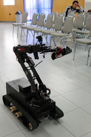 Selesaikan TA, Ciptakan Robot Pengangkat Bom – Suara Surabaya